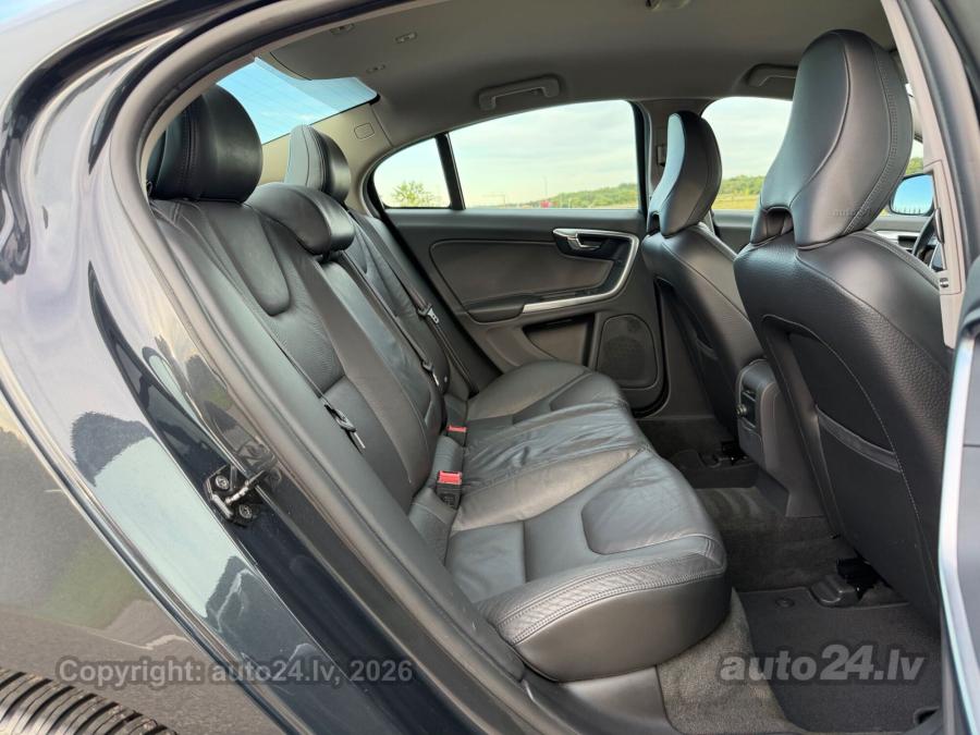 Pelēks Volvo S60 2011 Tallina, ar dzinēja tilpumu 2.40 L un nobraukumu 303 tūkst. km par 7290 €, foto 14 vietnē AUTOMOTO.COM.LV