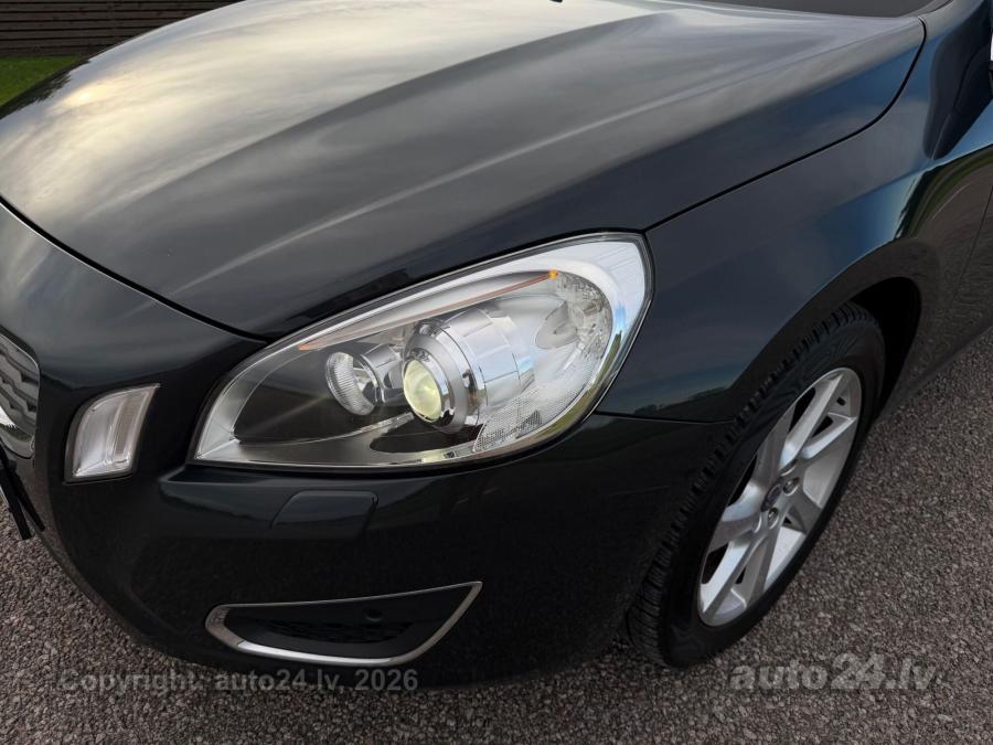 Pelēks Volvo S60 2011 Tallina, ar dzinēja tilpumu 2.40 L un nobraukumu 303 tūkst. km par 7290 €, foto 19 vietnē AUTOMOTO.COM.LV