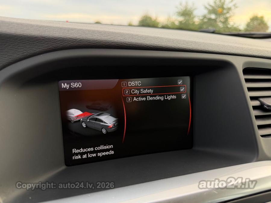 Pelēks Volvo S60 2011 Tallina, ar dzinēja tilpumu 2.40 L un nobraukumu 303 tūkst. km par 7290 €, foto 25 vietnē AUTOMOTO.COM.LV