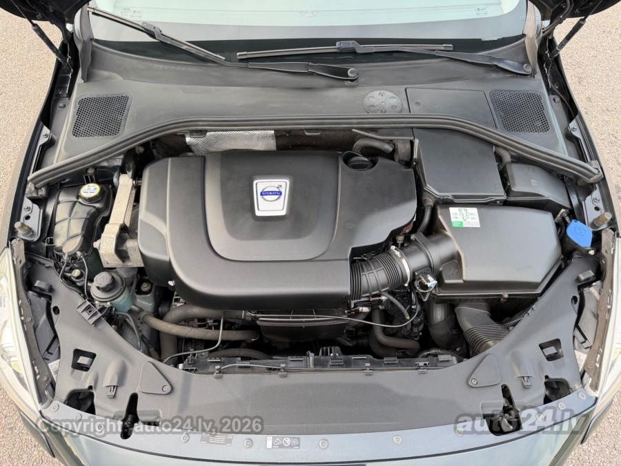 Pelēks Volvo S60 2011 Tallina, ar dzinēja tilpumu 2.40 L un nobraukumu 303 tūkst. km par 7290 €, foto 29 vietnē AUTOMOTO.COM.LV