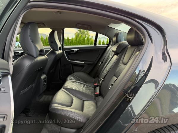 Pelēks Volvo S60 2011 Tallina, ar dzinēja tilpumu 2.40 L un nobraukumu 303 tūkst. km par 7290 €, foto 8 vietnē AUTOMOTO.COM.LV