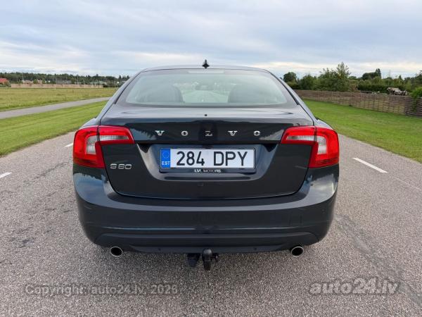 Pelēks Volvo S60 2011 Tallina, ar dzinēja tilpumu 2.40 L un nobraukumu 303 tūkst. km par 7290 €, foto 11 vietnē AUTOMOTO.COM.LV