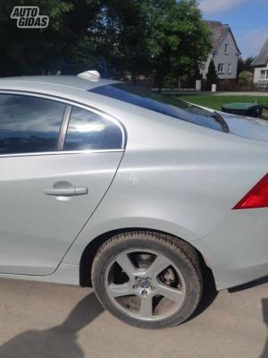Серый Вольво С60 2011 в Каунас, объемом двигателя 2.00 л и пробегом 391 тыс. км за 3200 €, фото 4 на AUTOMOTO.COM.LV