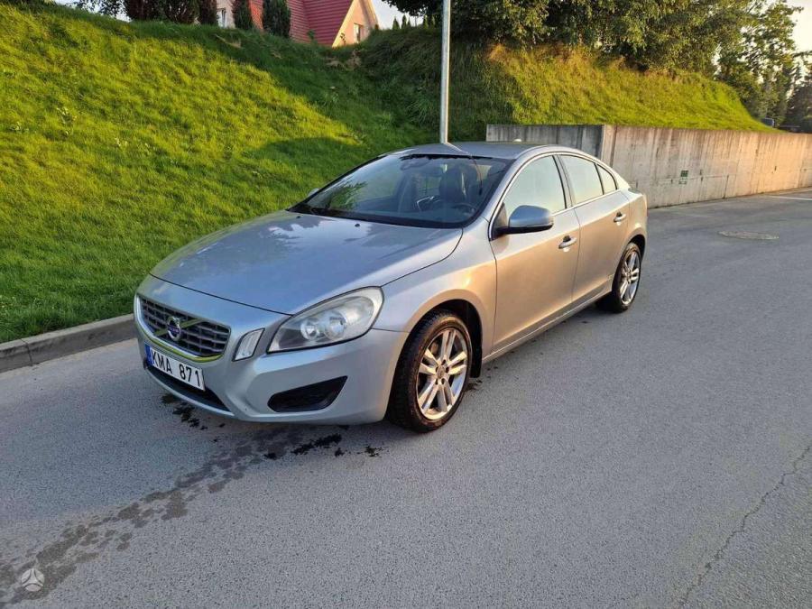 Grey Volvo S60 2011 in Vilnius, with an engine capacity of 1.60 L and mileage of 252 thousand km for 3500 €, photo 4 on AUTOMOTO.COM.LV