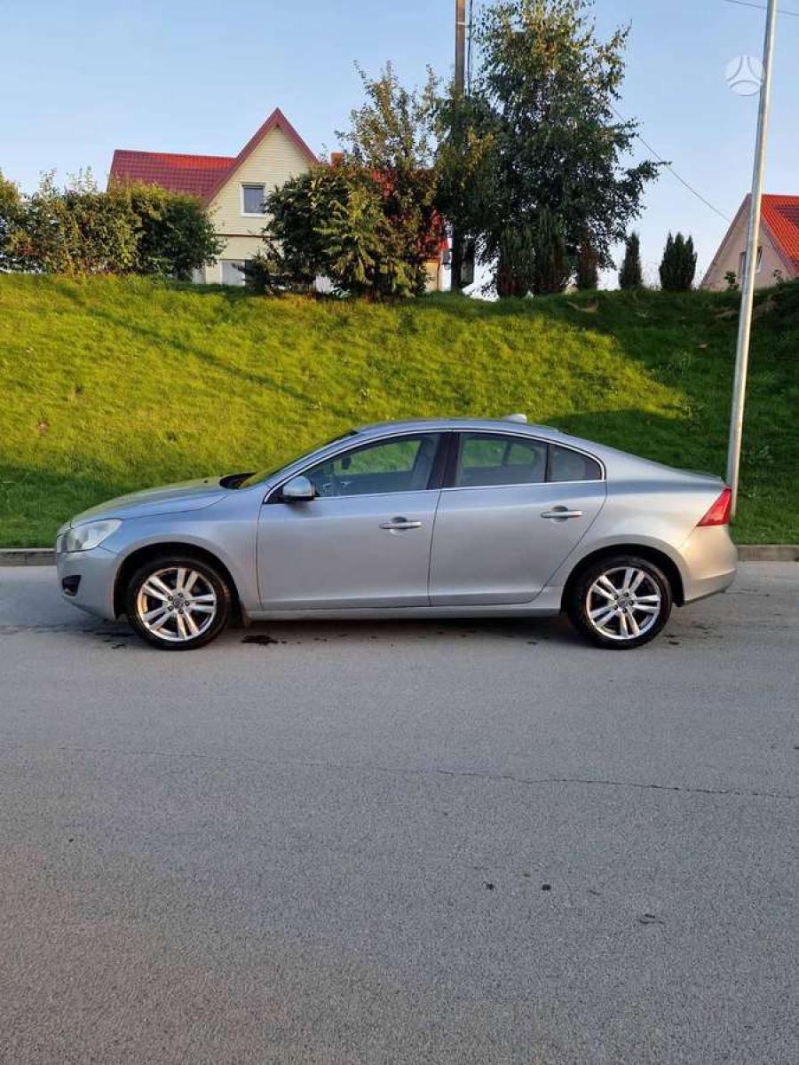 Grey Volvo S60 2011 in Vilnius, with an engine capacity of 1.60 L and mileage of 252 thousand km for 3500 €, photo 9 on AUTOMOTO.COM.LV