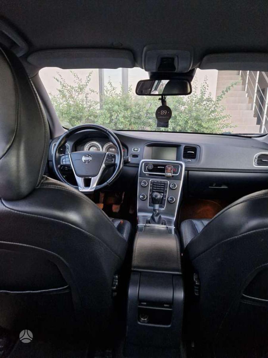 Grey Volvo S60 2011 in Vilnius, with an engine capacity of 1.60 L and mileage of 252 thousand km for 3500 €, photo 14 on AUTOMOTO.COM.LV