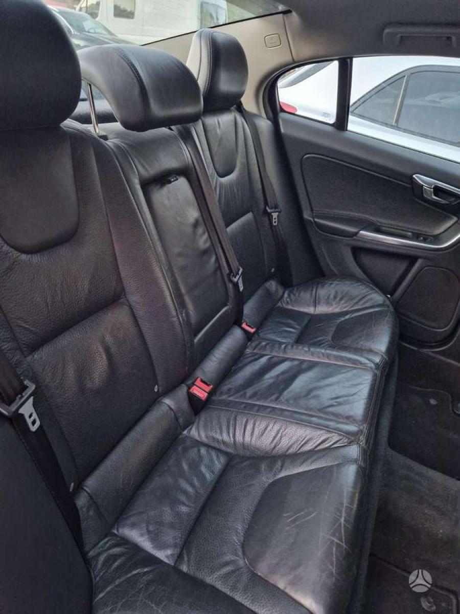 Grey Volvo S60 2011 in Vilnius, with an engine capacity of 1.60 L and mileage of 252 thousand km for 3500 €, photo 17 on AUTOMOTO.COM.LV