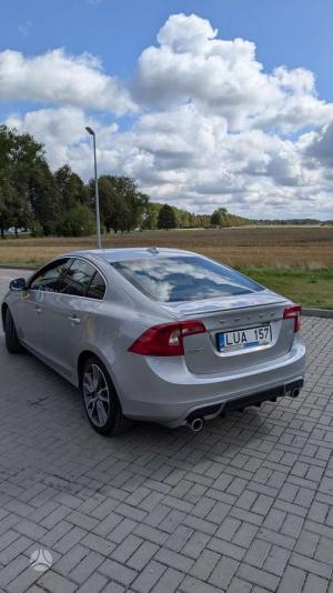 Pelēks Volvo S60 2011 Širvintos, ar dzinēja tilpumu 1.98 L un nobraukumu 344 tūkst. km par 5500 €, foto 5 vietnē AUTOMOTO.COM.LV