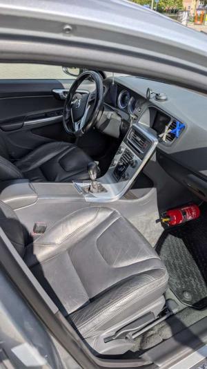 Pelēks Volvo S60 2011 Širvintos, ar dzinēja tilpumu 1.98 L un nobraukumu 344 tūkst. km par 5500 €, foto 8 vietnē AUTOMOTO.COM.LV