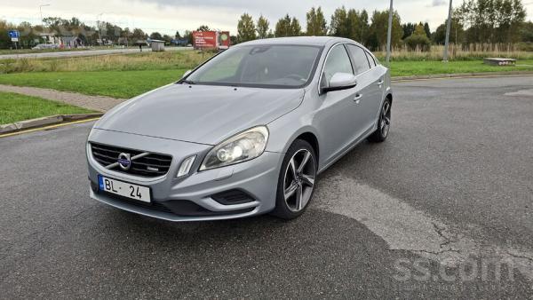 Pelēks Volvo S60 2011 Rīga, ar dzinēja tilpumu 2.00 L un nobraukumu 285 tūkst. km par 6350 €, foto 1 vietnē AUTOMOTO.COM.LV