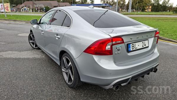 Pelēks Volvo S60 2011 Rīga, ar dzinēja tilpumu 2.00 L un nobraukumu 285 tūkst. km par 6350 €, foto 4 vietnē AUTOMOTO.COM.LV