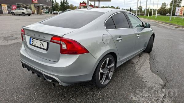 Pelēks Volvo S60 2011 Rīga, ar dzinēja tilpumu 2.00 L un nobraukumu 285 tūkst. km par 6350 €, foto 5 vietnē AUTOMOTO.COM.LV