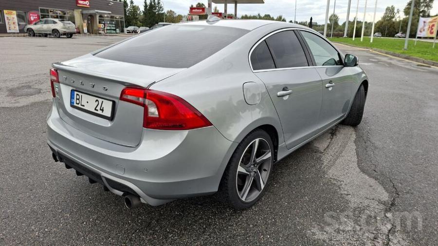 Grey Volvo S60 2011 in Riga, with an engine capacity of 2.00 L and mileage of 285 thousand km for 6350 €, photo 5 on AUTOMOTO.COM.LV