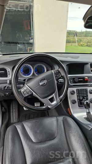 Grey Volvo S60 2011 in Riga, with an engine capacity of 2.00 L and mileage of 285 thousand km for 6350 €, photo 9 on AUTOMOTO.COM.LV