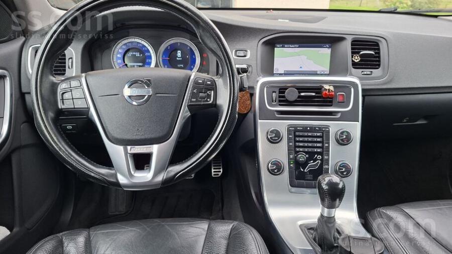 Grey Volvo S60 2011 in Riga, with an engine capacity of 2.00 L and mileage of 285 thousand km for 6350 €, photo 10 on AUTOMOTO.COM.LV