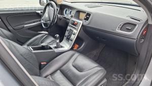 Grey Volvo S60 2011 in Riga, with an engine capacity of 2.00 L and mileage of 285 thousand km for 6350 €, photo 12 on AUTOMOTO.COM.LV