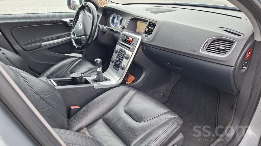 Grey Volvo S60 2011 in Riga, with an engine capacity of 2.00 L and mileage of 285 thousand km for 6350 €, photo 12 on AUTOMOTO.COM.LV