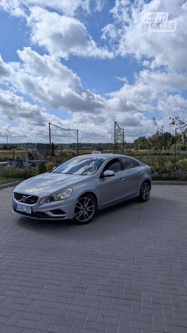 Volvo S60 2011 Å irvintos vietnÄ PelÄks Volvo S60 2011 Å irvintos, ar dzinÄja tilpumu 2.00 L un nobraukumu 344 tÅ«kst. km par 4500 ā¬, foto 1 vietnÄ AUTOMOTO.COM.LV