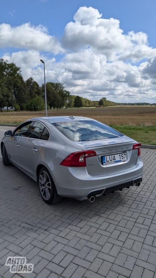 Volvo S60 2011 Å irvintos vietnÄ PelÄks Volvo S60 2011 Å irvintos, ar dzinÄja tilpumu 2.00 L un nobraukumu 344 tÅ«kst. km par 4500 ā¬, foto 5 vietnÄ AUTOMOTO.COM.LV