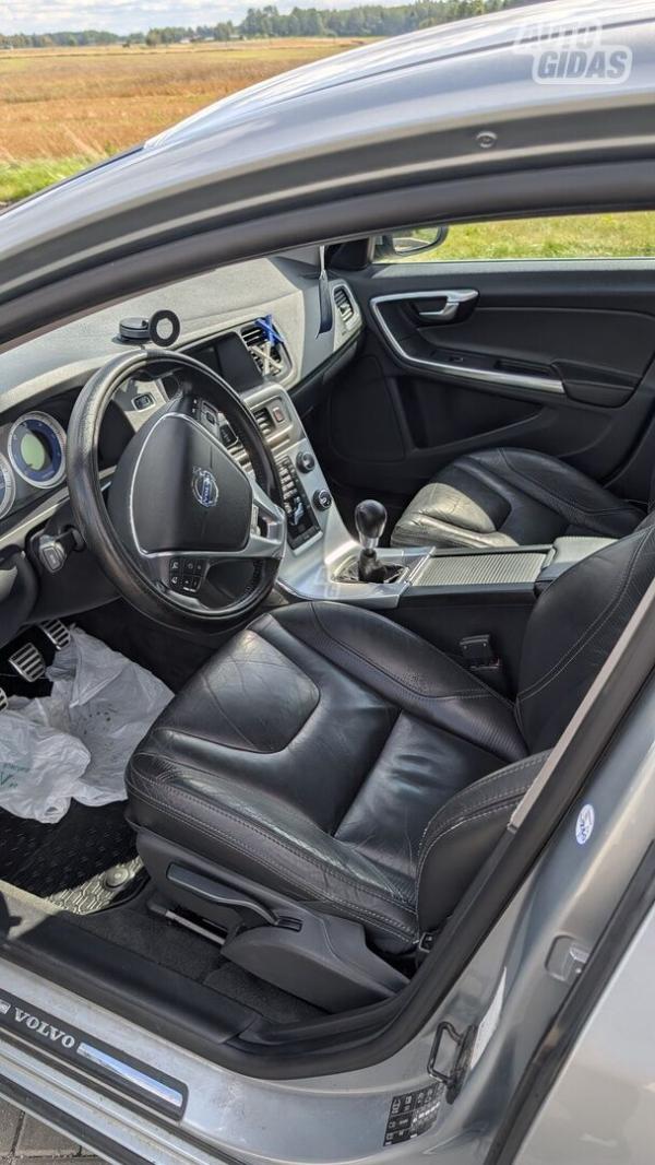 Volvo S60 2011 Å irvintos vietnÄ PelÄks Volvo S60 2011 Å irvintos, ar dzinÄja tilpumu 2.00 L un nobraukumu 344 tÅ«kst. km par 4500 ā¬, foto 9 vietnÄ AUTOMOTO.COM.LV