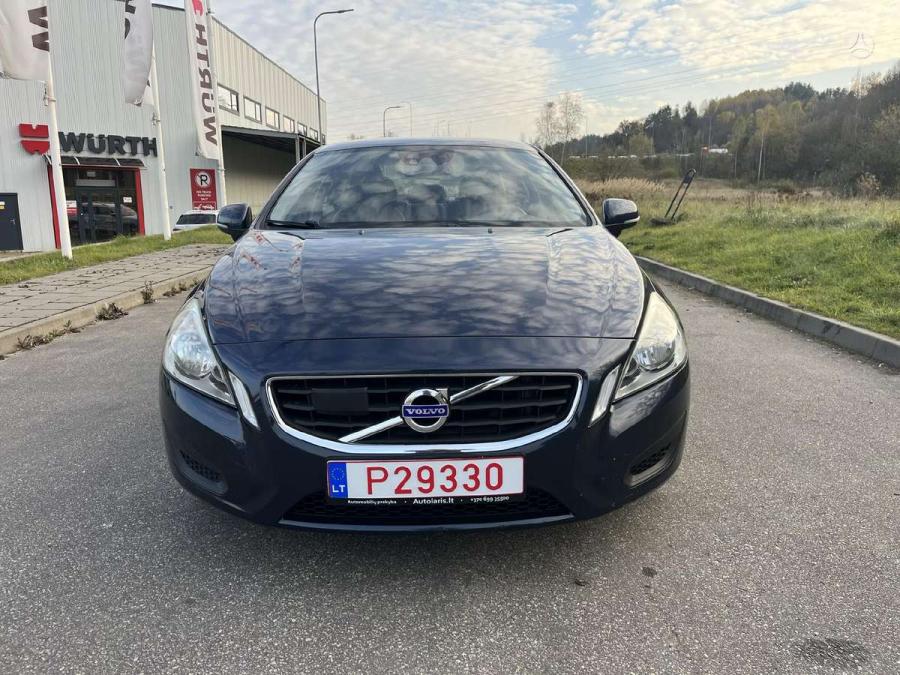 Grey Volvo S60 2012 in Vilnius, with an engine capacity of 1.60 L and mileage of 264 thousand km for 6650 €, photo 2 on AUTOMOTO.COM.LV