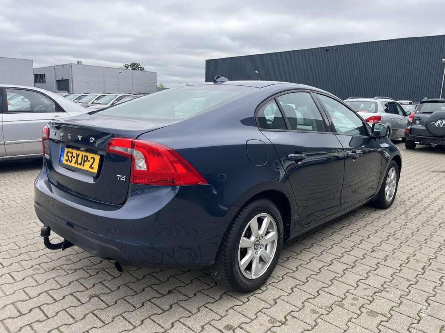 Grey Volvo S60 2012 in Vilnius, with an engine capacity of 1.60 L and mileage of 264 thousand km for 6650 €, photo 36 on AUTOMOTO.COM.LV