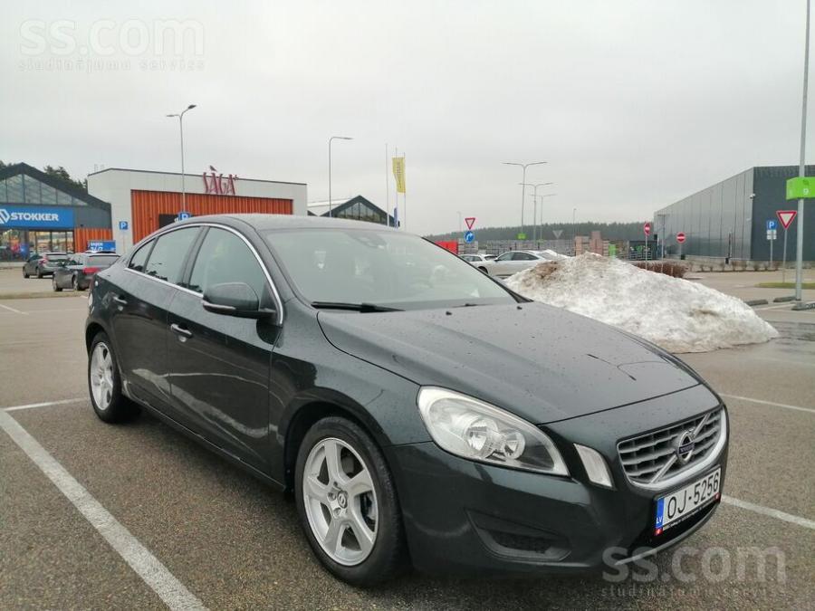 Grey Volvo S60 2012 in Riga, with an engine capacity of 2.00 L and mileage of 224 thousand km for 6700 €, photo 1 on AUTOMOTO.COM.LV