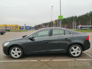 Grey Volvo S60 2012 in Riga, with an engine capacity of 2.00 L and mileage of 224 thousand km for 6700 €, photo 4 on AUTOMOTO.COM.LV