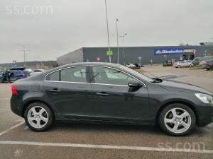 Grey Volvo S60 2012 in Riga, with an engine capacity of 2.00 L and mileage of 224 thousand km for 6700 €, photo 8 on AUTOMOTO.COM.LV
