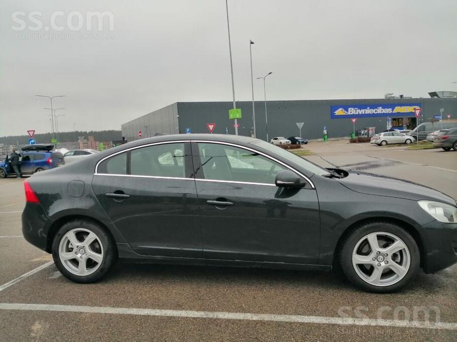 Grey Volvo S60 2012 in Riga, with an engine capacity of 2.00 L and mileage of 224 thousand km for 6700 €, photo 8 on AUTOMOTO.COM.LV