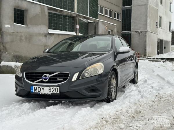 Grey Volvo S60 2012 in Vilnius, with an engine capacity of 2.00 L and mileage of 260 thousand km for 6999 €, photo 1 on AUTOMOTO.COM.LV