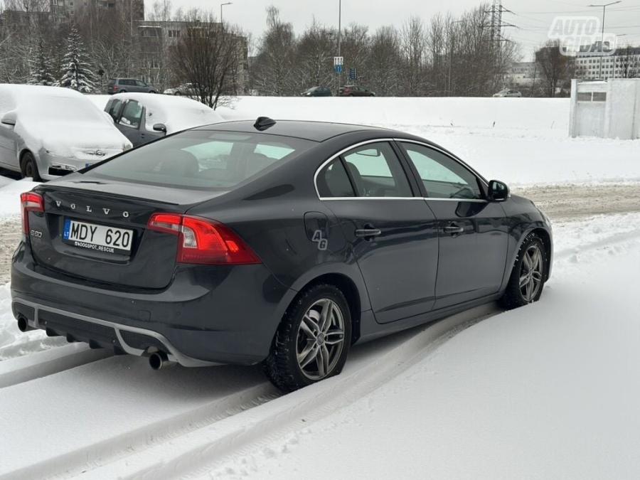 Grey Volvo S60 2012 in Vilnius, with an engine capacity of 2.00 L and mileage of 260 thousand km for 6999 €, photo 2 on AUTOMOTO.COM.LV