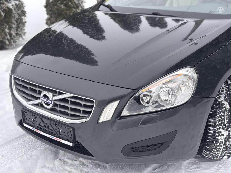 Grey Volvo S60 2012 in Raseiniai, with an engine capacity of 1.98 L and mileage of 289 thousand km for 5800 €, photo 4 on AUTOMOTO.COM.LV