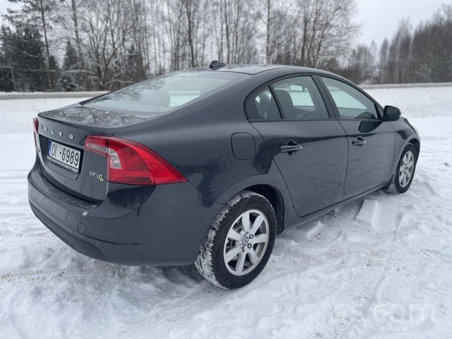 Pelēks Volvo S60 2012 Cēsis, ar dzinēja tilpumu 1.60 L un nobraukumu 0 tūkst. km par 5950 €, foto 4 vietnē AUTOMOTO.COM.LV