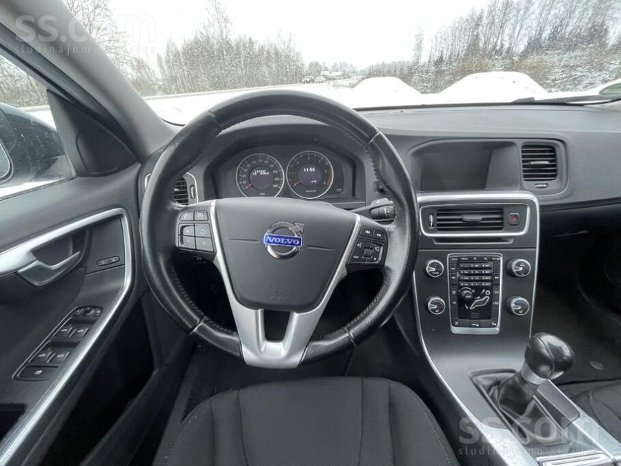 Pelēks Volvo S60 2012 Cēsis, ar dzinēja tilpumu 1.60 L un nobraukumu 0 tūkst. km par 5950 €, foto 10 vietnē AUTOMOTO.COM.LV