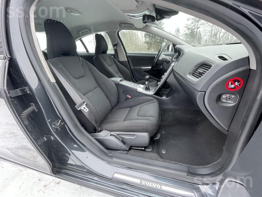 Pelēks Volvo S60 2012 Cēsis, ar dzinēja tilpumu 1.60 L un nobraukumu 0 tūkst. km par 5950 €, foto 12 vietnē AUTOMOTO.COM.LV