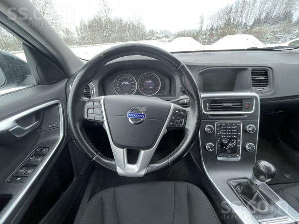 Grey Volvo S60 2012 in Cesis, with an engine capacity of 1.60 L and mileage of 0 thousand km for 5950 €, photo 10 on AUTOMOTO.COM.LV
