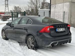 Pelēks Volvo S60 2012 Viļņa, ar dzinēja tilpumu 1.98 L un nobraukumu 260 tūkst. km par 6999 €, foto 2 vietnē AUTOMOTO.COM.LV