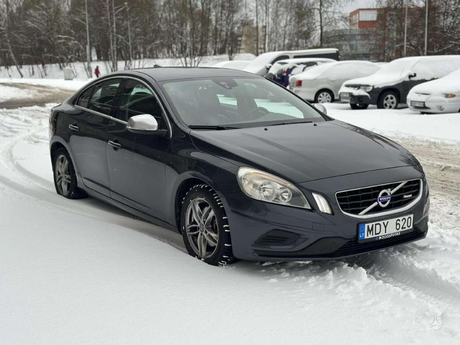 Pelēks Volvo S60 2012 Viļņa, ar dzinēja tilpumu 1.98 L un nobraukumu 260 tūkst. km par 6999 €, foto 4 vietnē AUTOMOTO.COM.LV