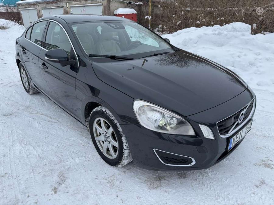 Pelēks Volvo S60 2012 Gargždai, ar dzinēja tilpumu 2.00 L un nobraukumu 358 tūkst. km par 5999 €, foto 2 vietnē AUTOMOTO.COM.LV
