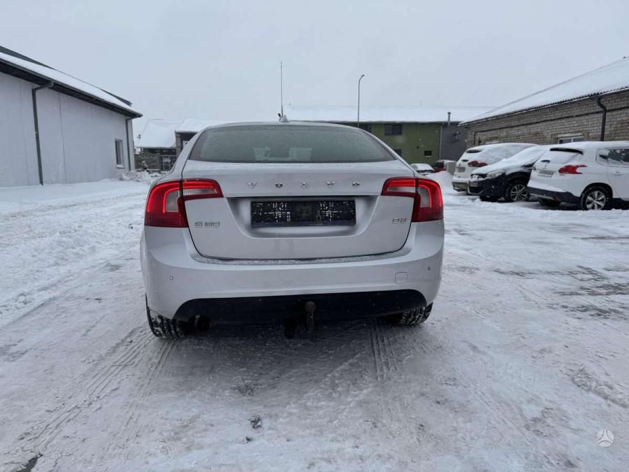 Pelēks Volvo S60 2012 Tauragė, ar dzinēja tilpumu 1.98 L un nobraukumu 157 tūkst. km par 5400 €, foto 5 vietnē AUTOMOTO.COM.LV