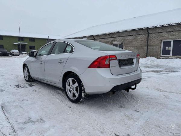 Grey Volvo S60 2012 in Taurage, with an engine capacity of 1.98 L and mileage of 157 thousand km for 5400 €, photo 6 on AUTOMOTO.COM.LV