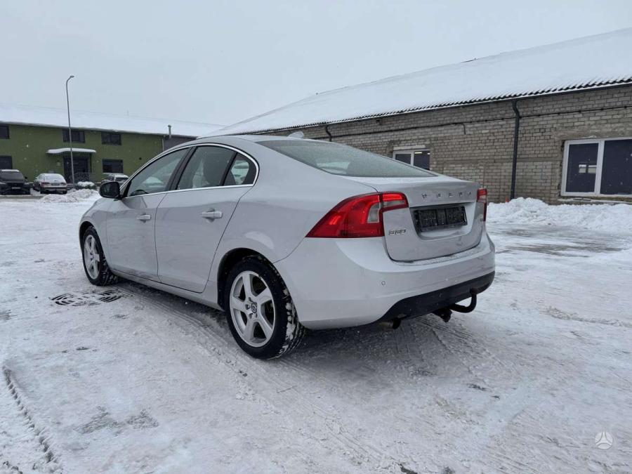 Pelēks Volvo S60 2012 Tauragė, ar dzinēja tilpumu 1.98 L un nobraukumu 157 tūkst. km par 5400 €, foto 6 vietnē AUTOMOTO.COM.LV