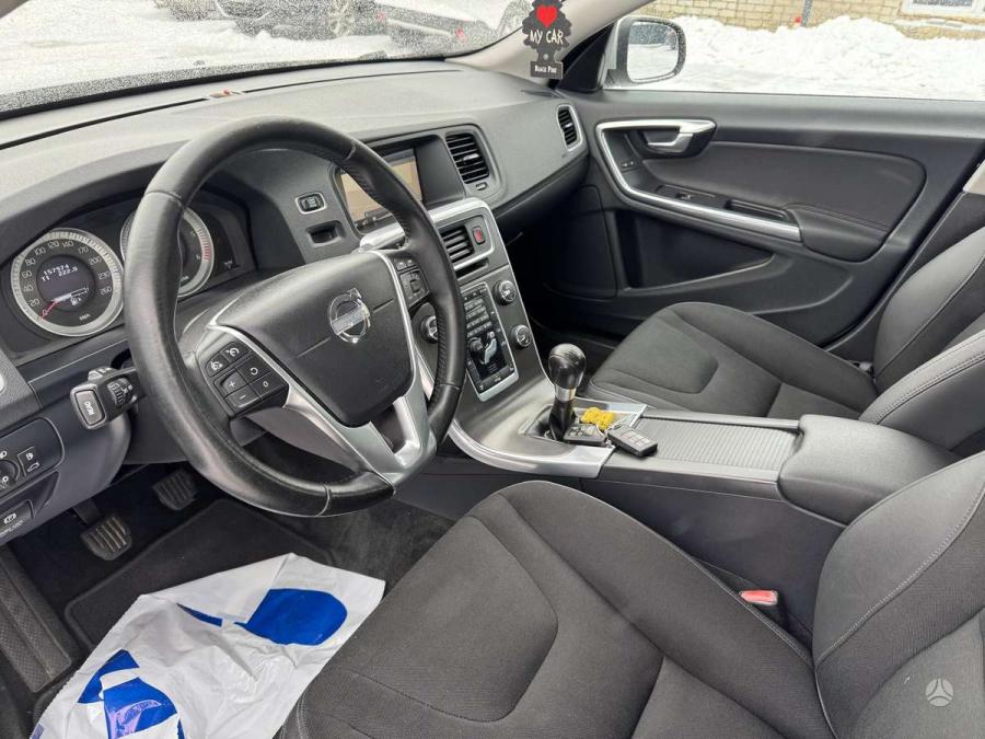 Pelēks Volvo S60 2012 Tauragė, ar dzinēja tilpumu 1.98 L un nobraukumu 157 tūkst. km par 5400 €, foto 10 vietnē AUTOMOTO.COM.LV