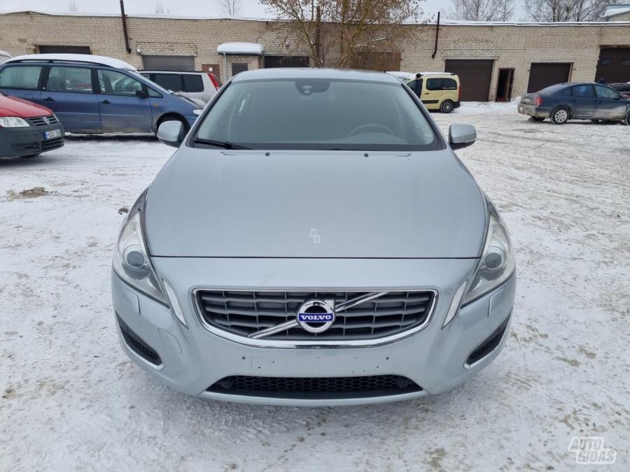 Grey Volvo S60 2012 in Pakruojis, with an engine capacity of 1.60 L and mileage of 192 thousand km for 4950 €, photo 2 on AUTOMOTO.COM.LV
