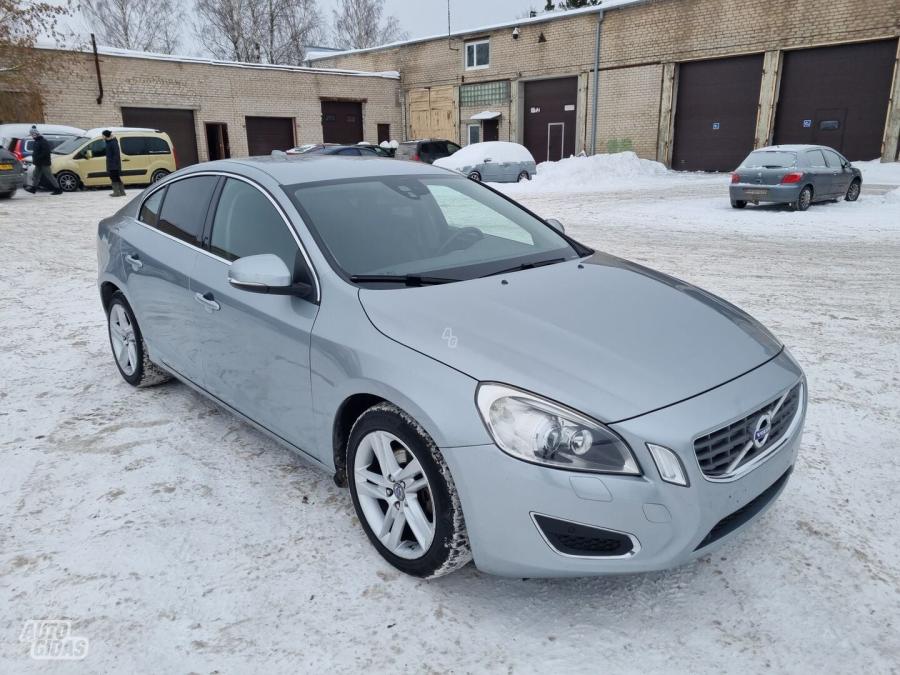 Grey Volvo S60 2012 in Pakruojis, with an engine capacity of 1.60 L and mileage of 192 thousand km for 4950 €, photo 3 on AUTOMOTO.COM.LV