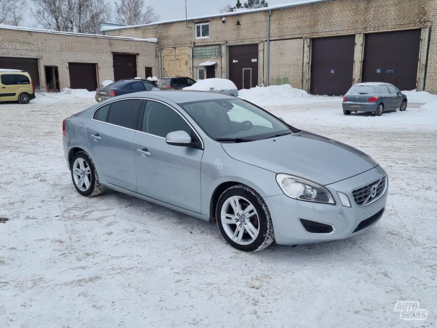 Grey Volvo S60 2012 in Pakruojis, with an engine capacity of 1.60 L and mileage of 192 thousand km for 4950 €, photo 7 on AUTOMOTO.COM.LV
