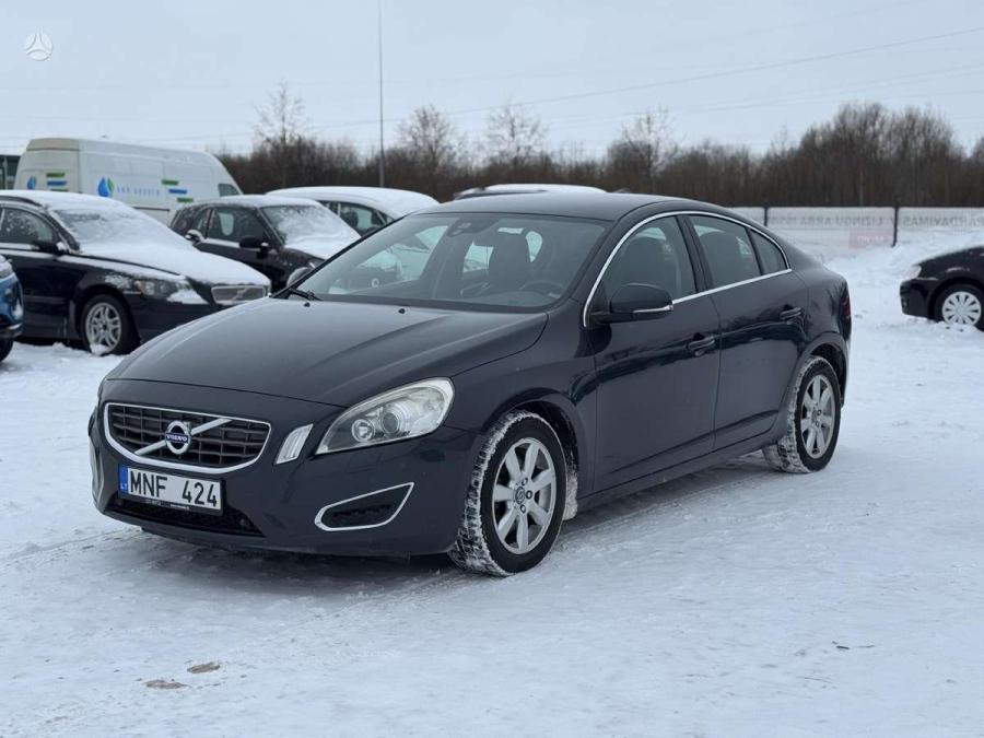 Grey Volvo S60 2012 in Siauliai, with an engine capacity of 1.56 L and mileage of 275 thousand km for 5200 €, photo 1 on AUTOMOTO.COM.LV