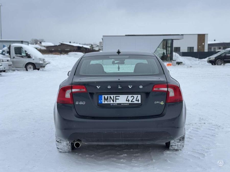 Grey Volvo S60 2012 in Siauliai, with an engine capacity of 1.56 L and mileage of 275 thousand km for 5200 €, photo 5 on AUTOMOTO.COM.LV