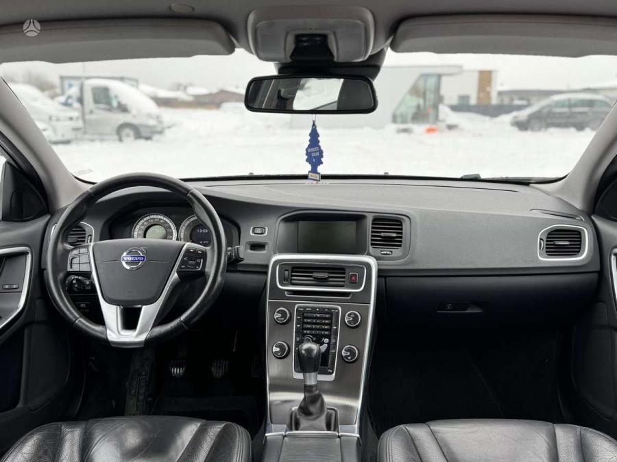 Grey Volvo S60 2012 in Siauliai, with an engine capacity of 1.56 L and mileage of 275 thousand km for 5200 €, photo 11 on AUTOMOTO.COM.LV